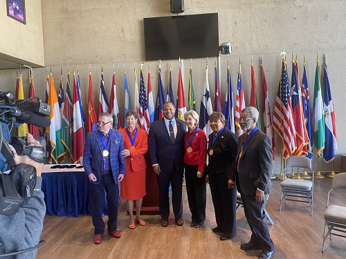 Dallas Mayor Eric Johnson Recognizes Legends - Texas Metro News