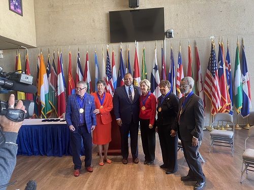 Dallas Mayor Eric Johnson Recognizes Legends - Texas Metro News