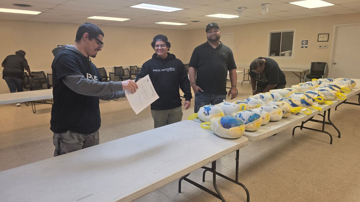 Wilmer residents take advantage of turkey, ham distribution for holiday ...